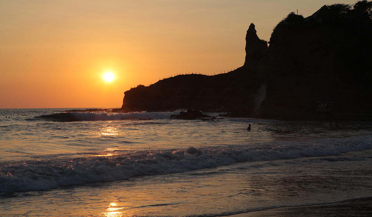 Most beautiful beach in Ecuador - Wanderbus Ecuador